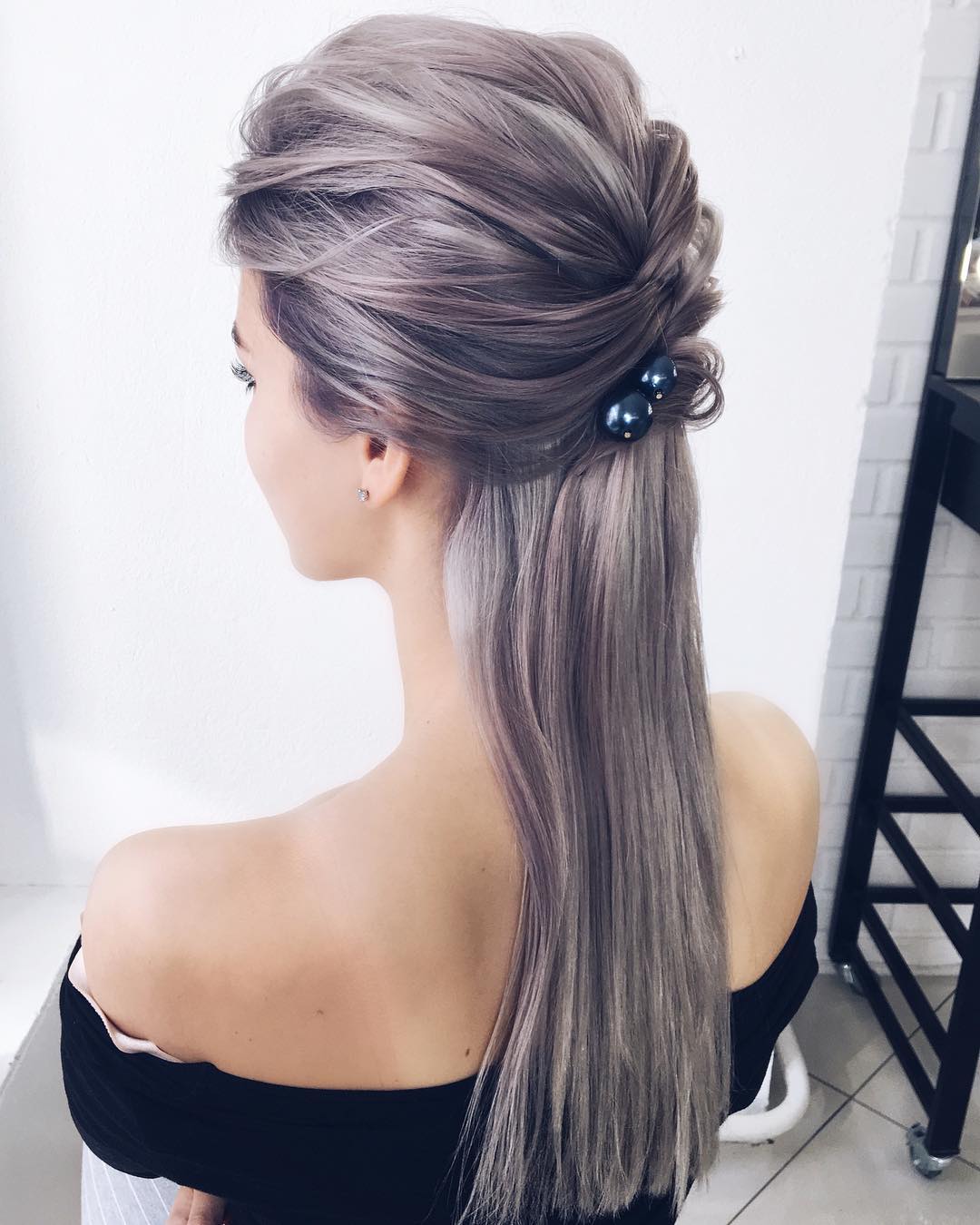 The Ultimate Guide to Straight Hairstyles for Long Hair